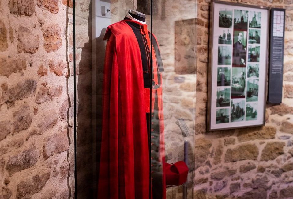 Blaženi Stepinac nije mogao u Rim ni po kardinalsko ruho | HKM