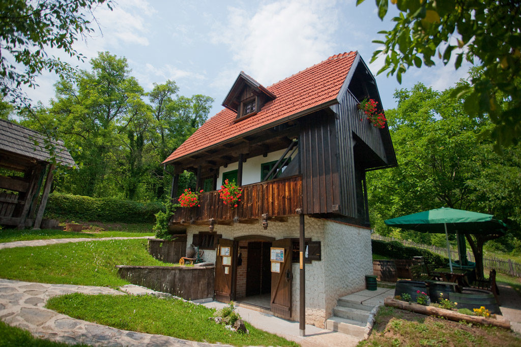 Stari Okić-grad - nekada štit od tatarskih i turskih napada, danas ...