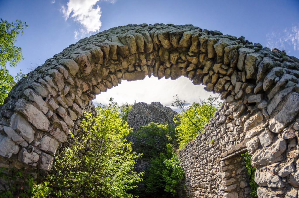 Stari Okić-grad - nekada štit od tatarskih i turskih napada, danas ...