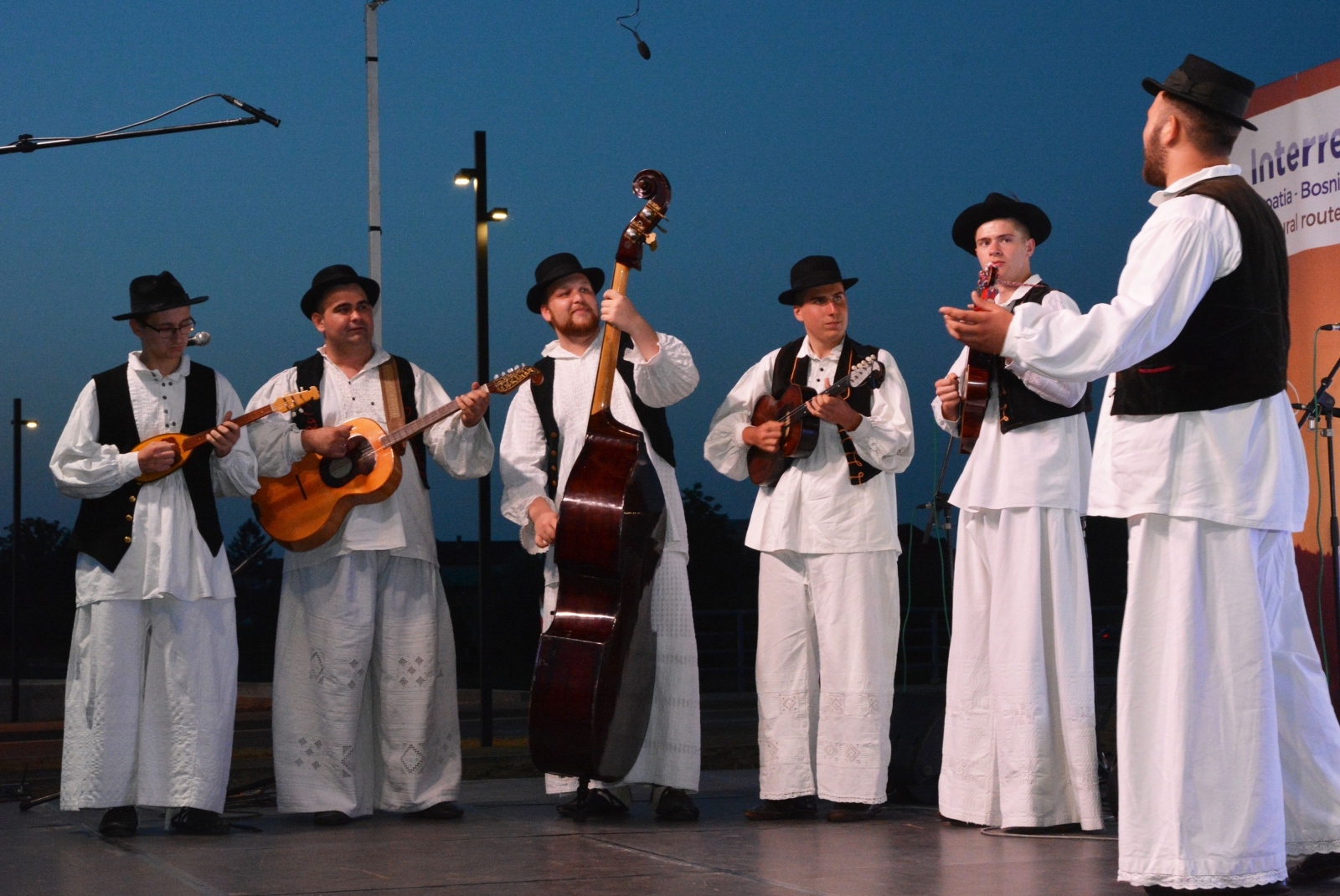 Bećarac – vedra, inatljiva i mudra filozofija života | HKM