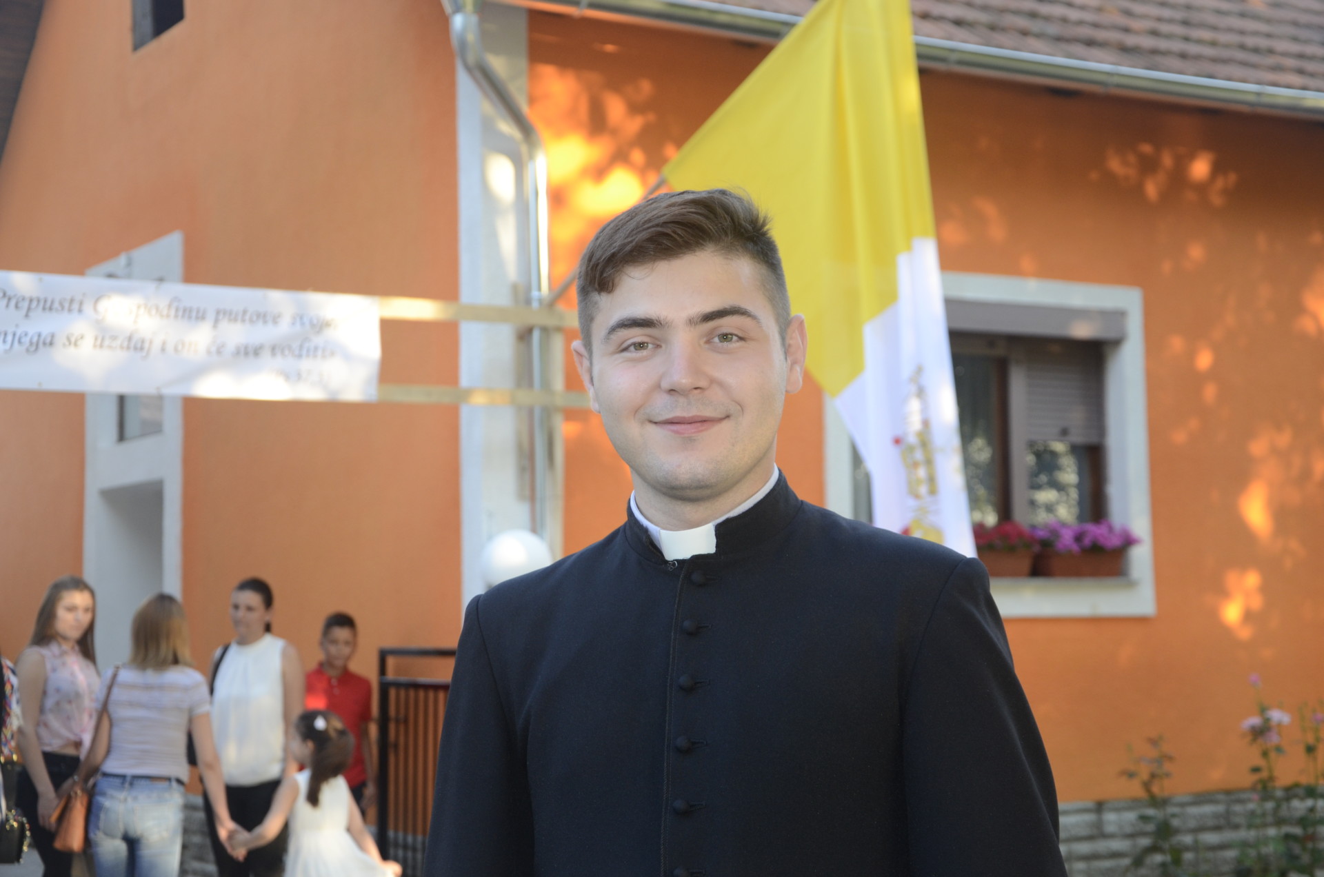 Vlč. Luka Ćosić: "Bogu se isplati reći 'DA' i računati s Njime!" | HKM