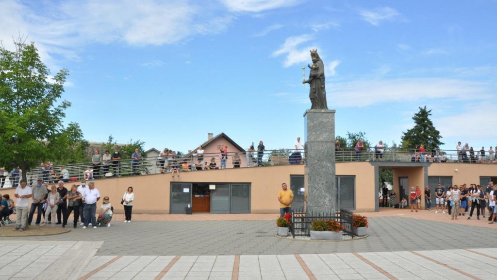 MALA GOSPA Pogledajte raspored misa i pohodite naša marijanska svetišta ...