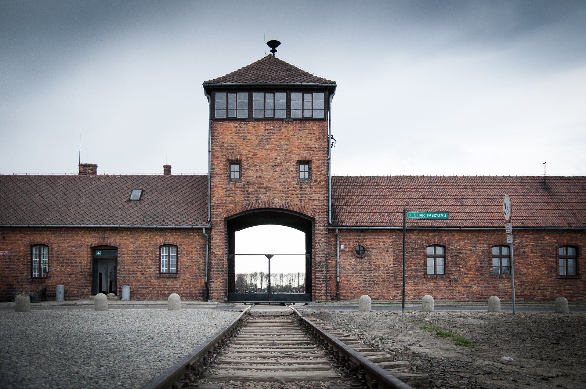 NA DANAŠNJI DAN Oslobođen koncentracijski logor Auschwitz | HKM