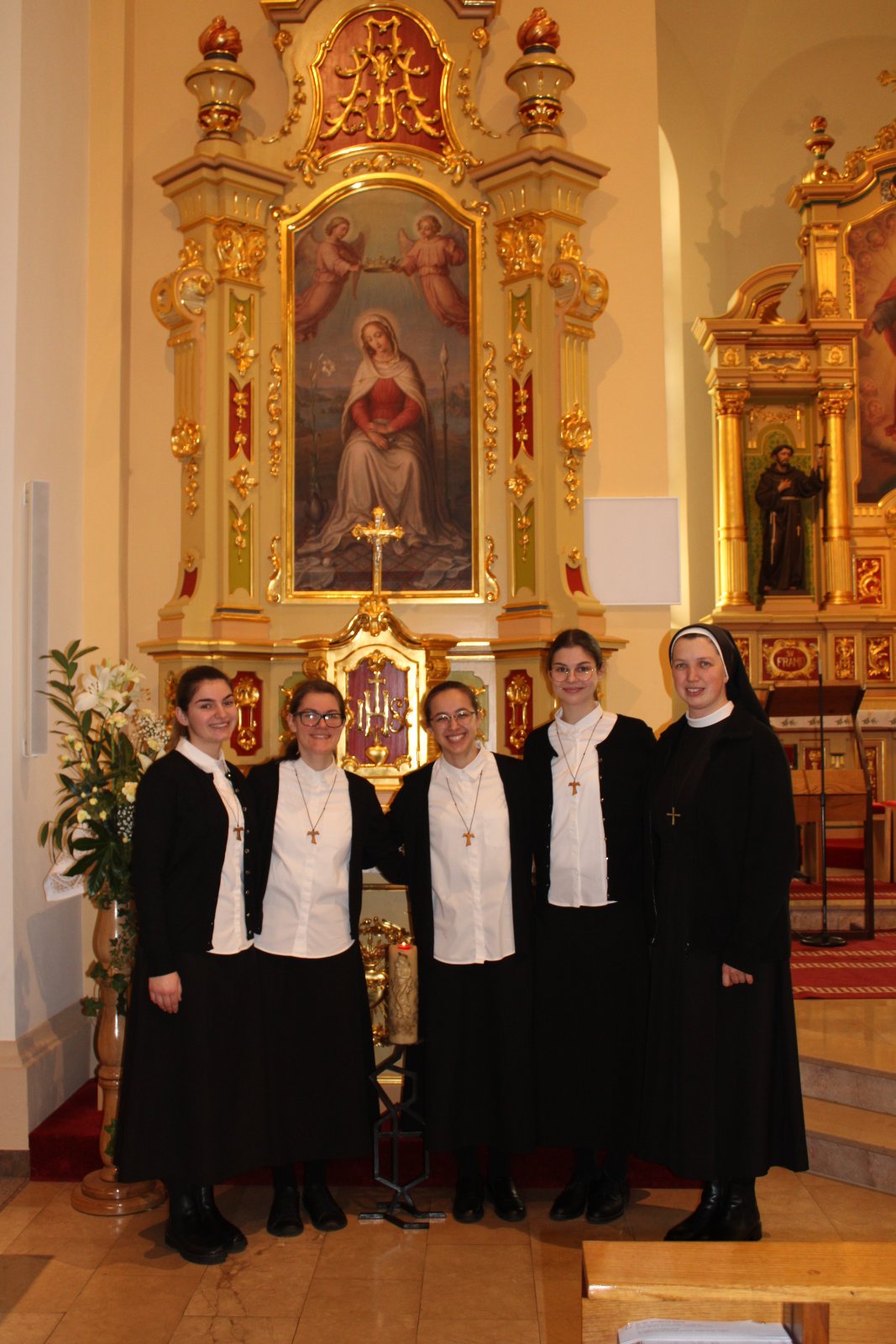 Milosrdne sestre sv. Križa primile četiri nove kandidatice | HKM