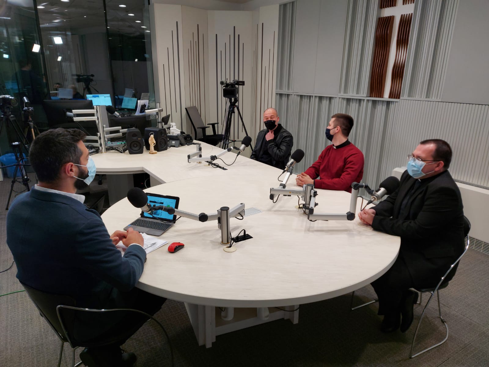 Nova lica Crkve - kakav je profil svećenika danas? | HKM