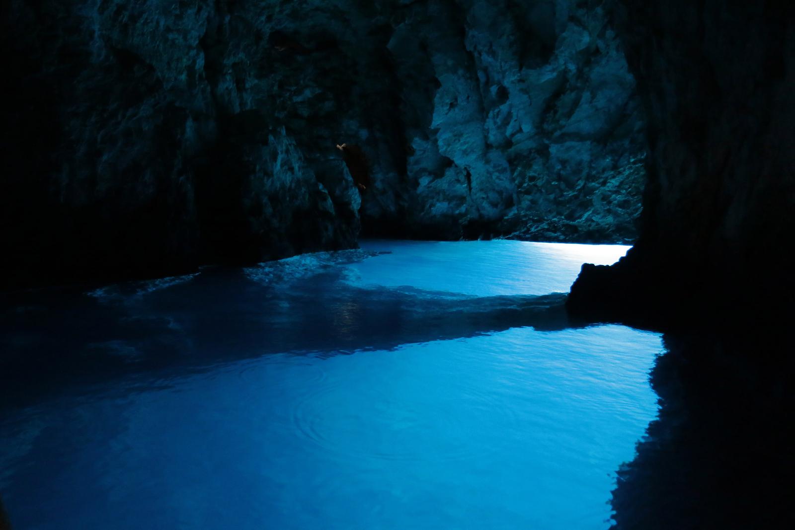 MODRA ŠPILJA Nema tog čovjeka, koji je u stanju opisati ljepote ove ...