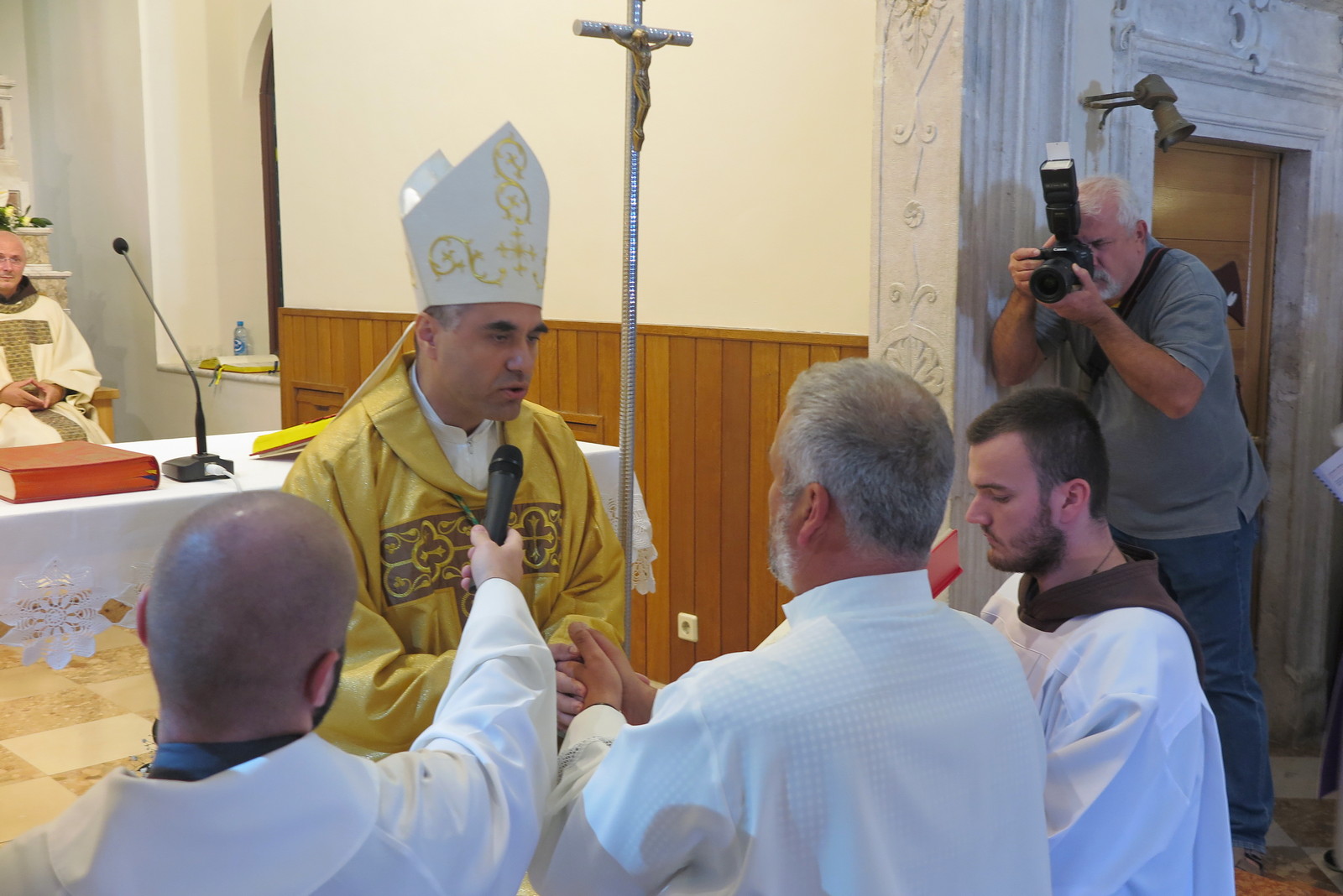 Dubrovački biskup Glasnović zaredio za đakona kapucina fra Miša Biskupa ...