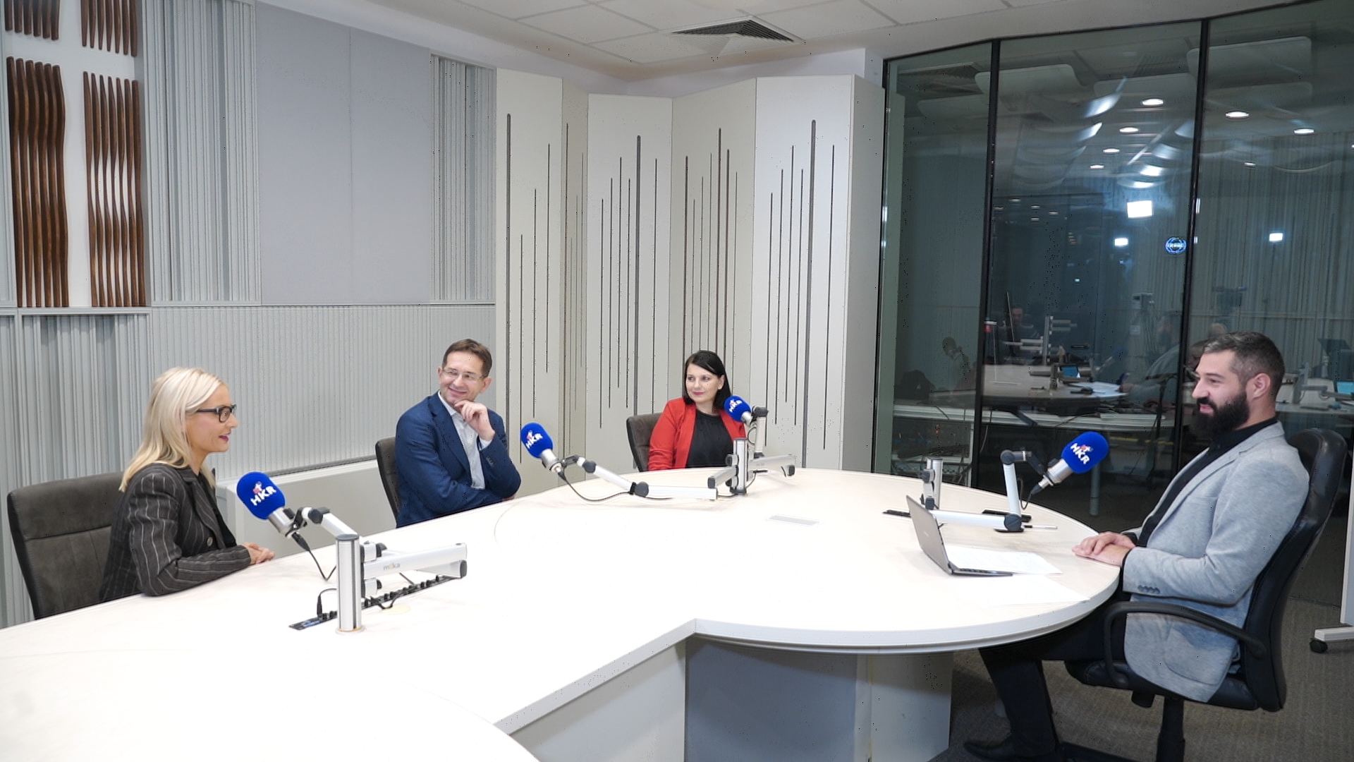 ARGUMENTI O hrvatskom jeziku u javnom prostoru danas | HKM