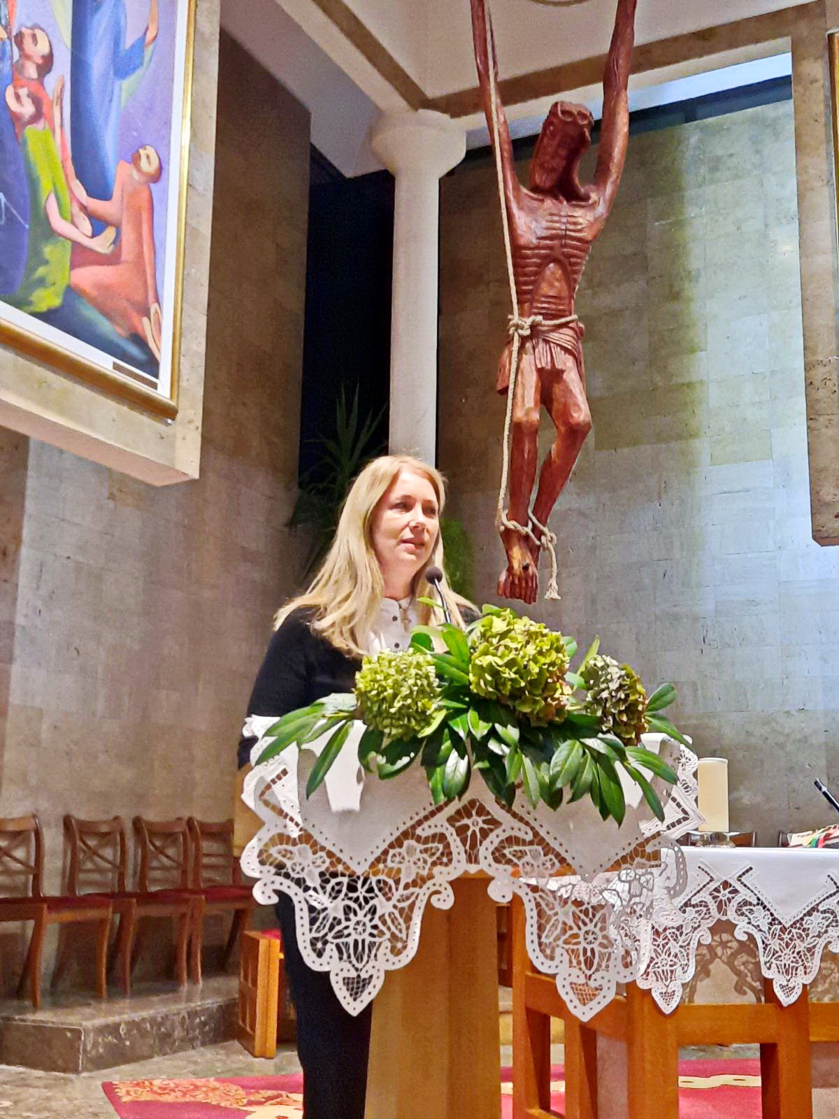 Trajnom euharistijskom klanjanju odsad se možete pridružiti i u ...