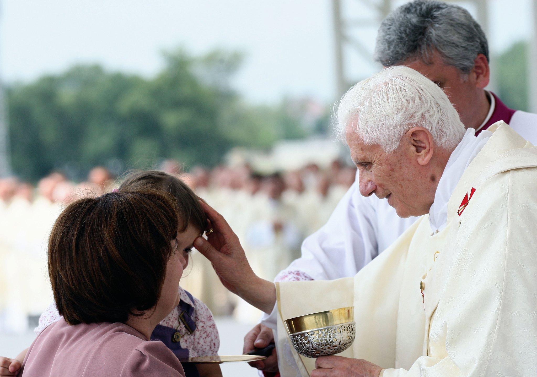 BENEDIKT XVI. 15 neprolaznih misli o ljubavi | HKM
