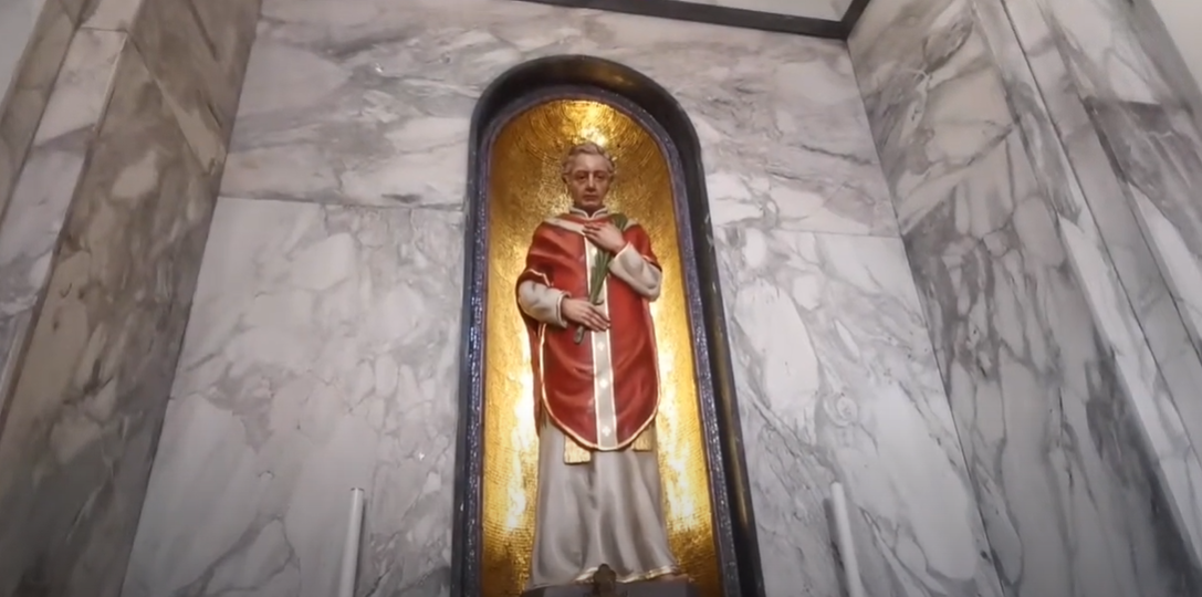 Ljudi hrle u neobično svetište u Dublinu | HKM