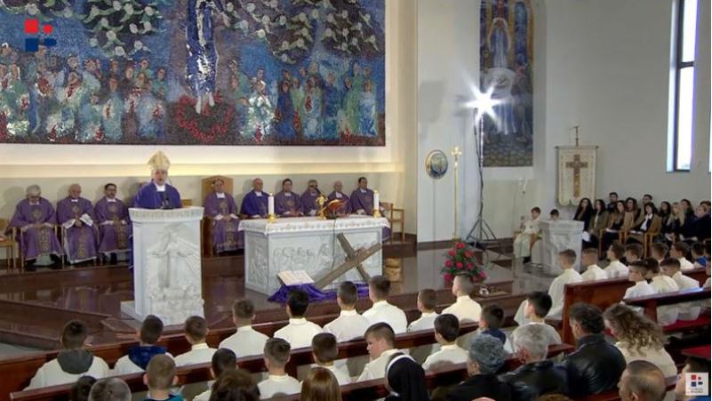 Biskup Bože Radoš: Želimo pokazati i osnažiti zajedništvo Crkve i ljudi Hrvatske i BiH | HKM