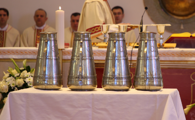 Čuvari svetih ulja iz katedralne riznice | HKM