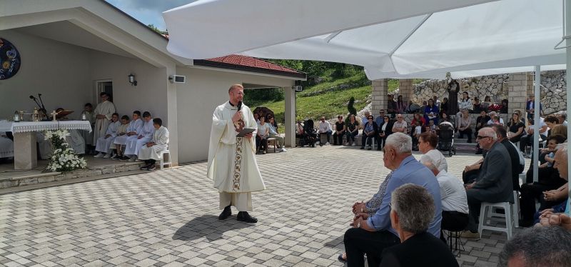 DON DAVID LESKOVAR Krist nas poziva živjeti Evanđelje u svakodnevnici i ...