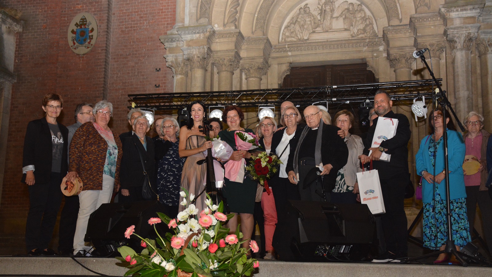 „Nebeski hvalospjev“ pred đakovačkom katedralom | HKM