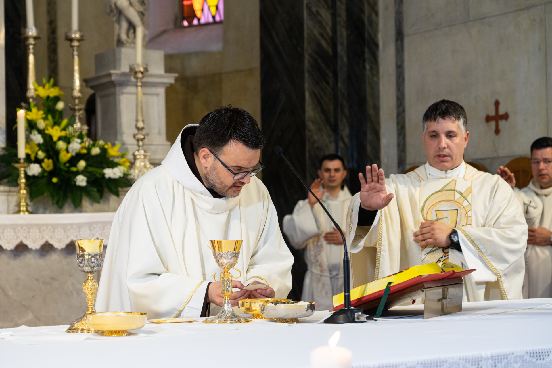 Fra Ivan Majić proslavio mladu misu u Kaštel Lukšiću | HKM