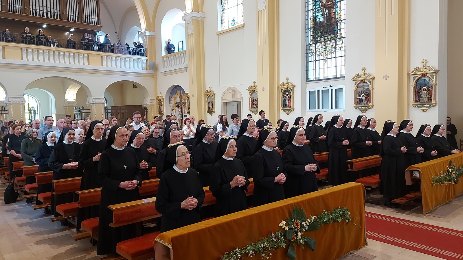 Milosrdne sestre Svetog Križa u Đakovu proslavile zlatni jubilej redovničkih zavjeta | HKM