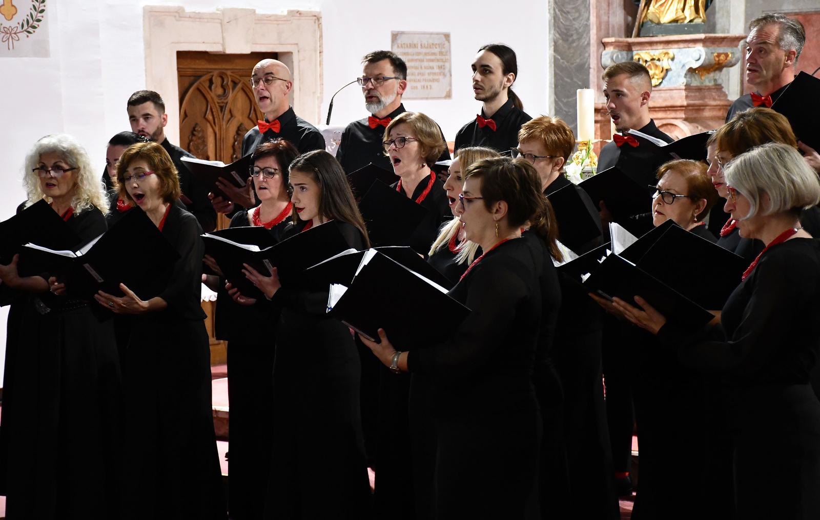 Zašto bismo svi trebali pjevati na misi, čak i ako nismo dobri u tome ...