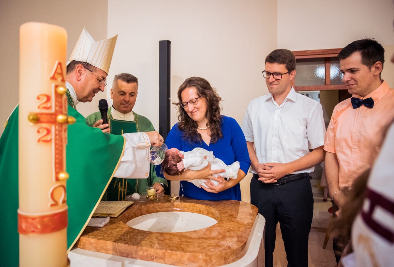 Krštenje petog djeteta u obitelji Cindrić | HKM
