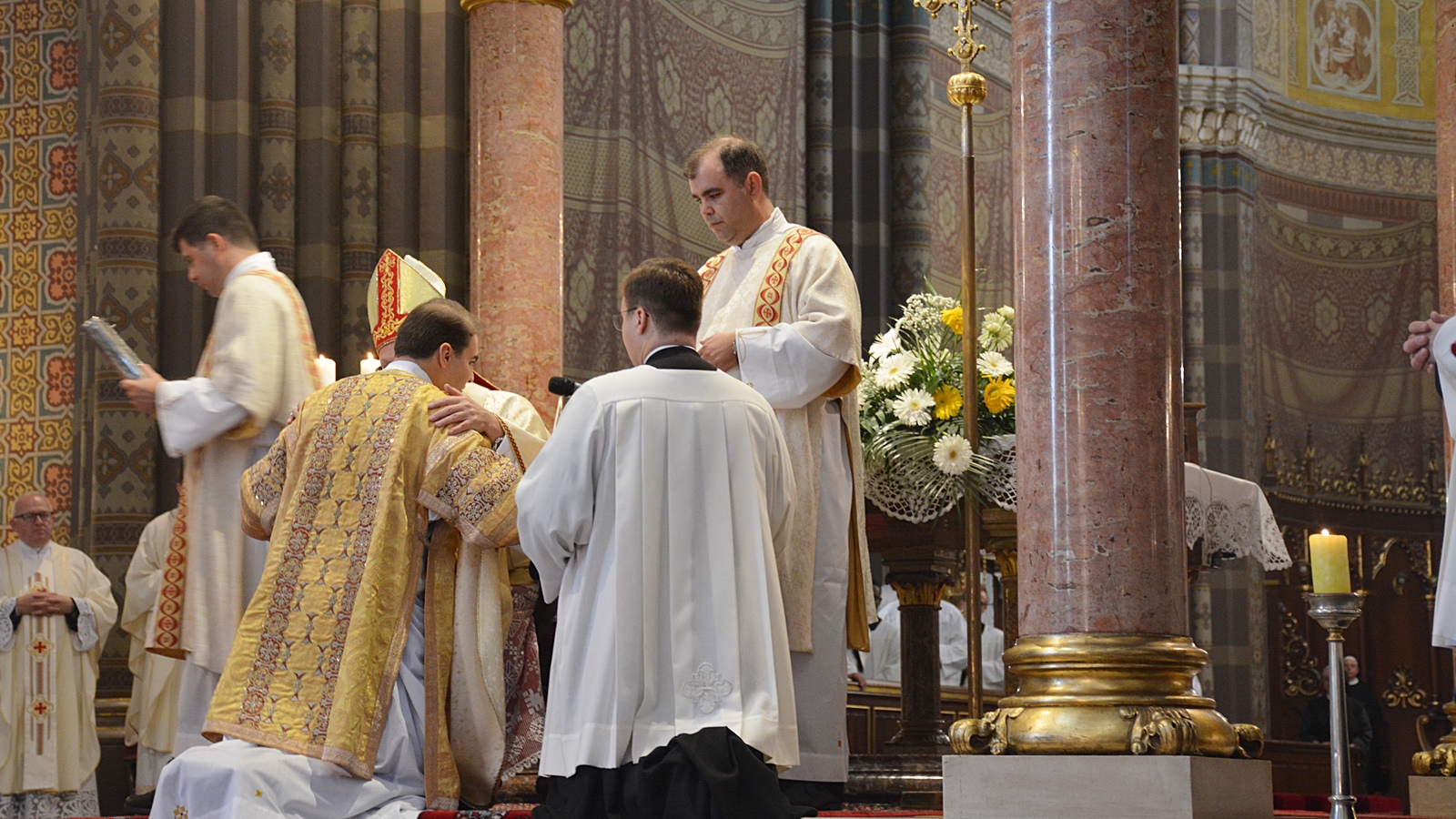 U đakovačkoj katedrali zaređena dvojica đakona | HKM
