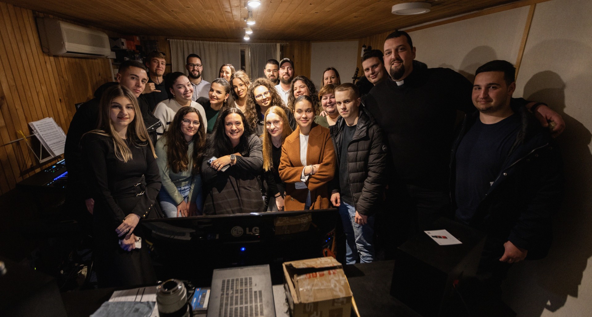 VIDEO Papa Band objavio novu pjesmu pod nazivom "Gospodu Slava" | HKM