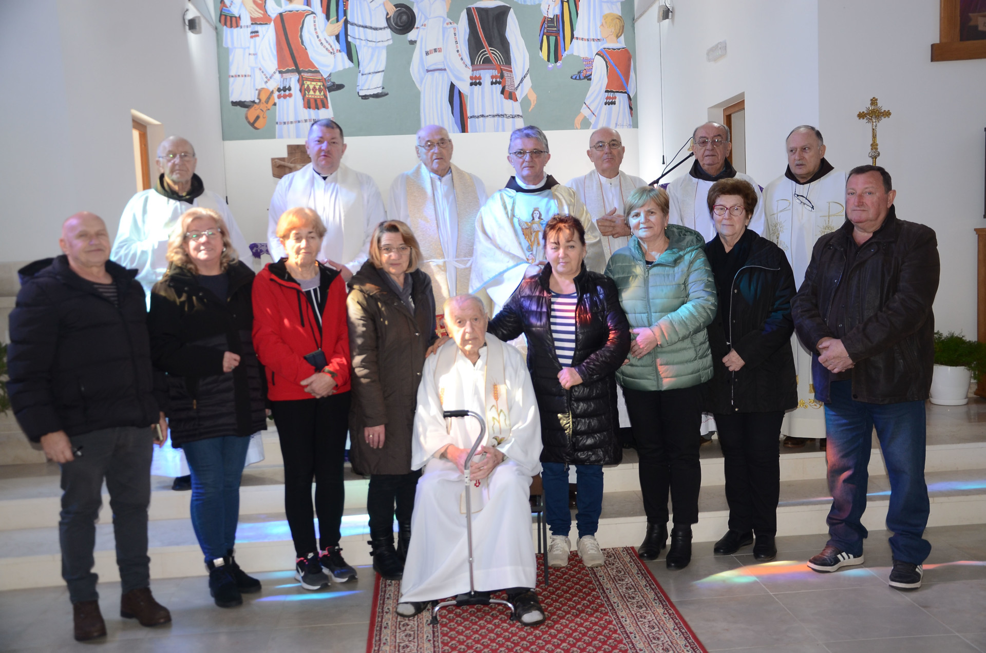 Najstariji svećenik Franjevačke provincije Bosne Srebrene fra Velimir Zirdum proslavio 90 ...