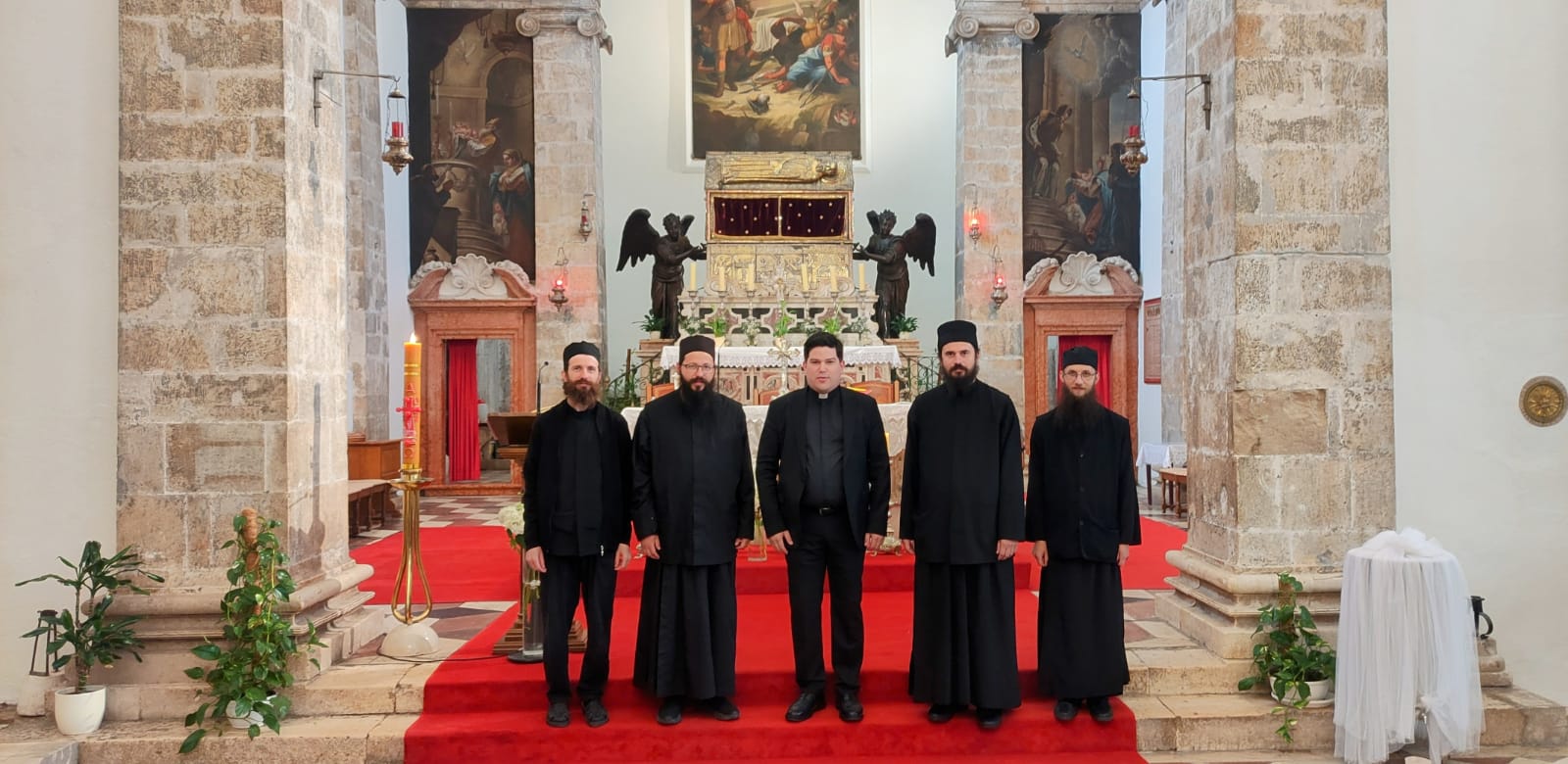 Monasi sa Svete Gore iz manastira Vatopedi pohodili svetište sv. Šimuna ...
