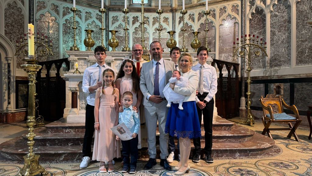 Krštenje sedmog djeteta obitelji Šola u Dublinu | HKM