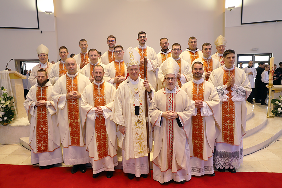 Zagrebačka nadbiskupija bogatija za petnaestoricu novih svećenika | HKM