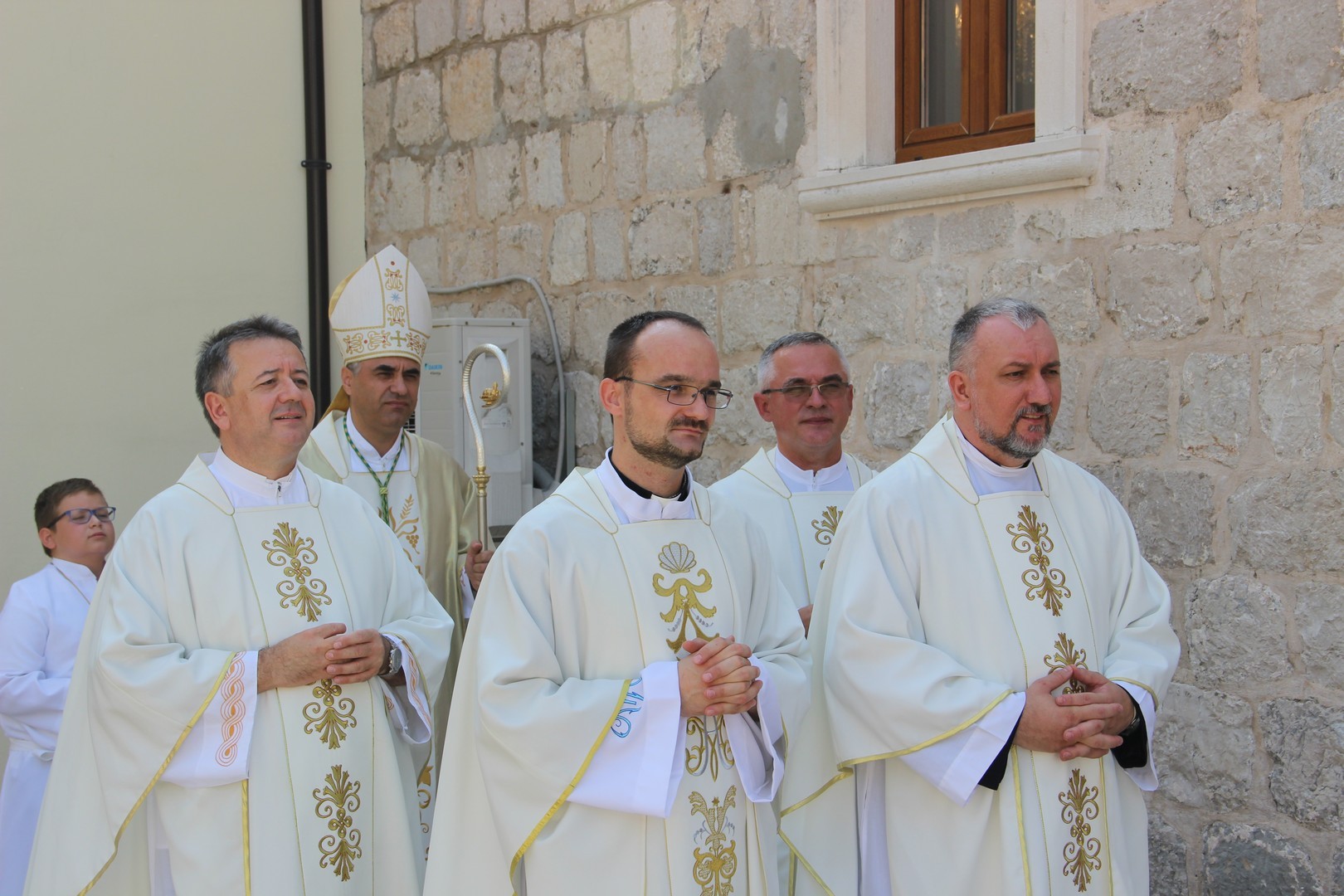 DUBROVNIK Biskup Glasnović uveo Misionare Krvi Kristove u službu u ... DUBROVNIK Biskup Glasnović uveo Misionare Krvi Kristove u službu u ...