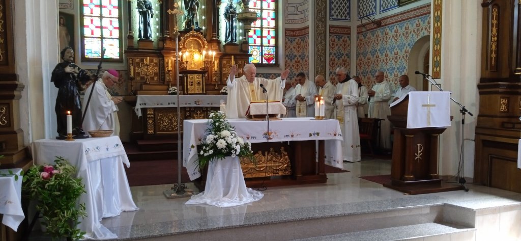 Mons. Drago Balvanović proslavio 65 godina misništva | HKM