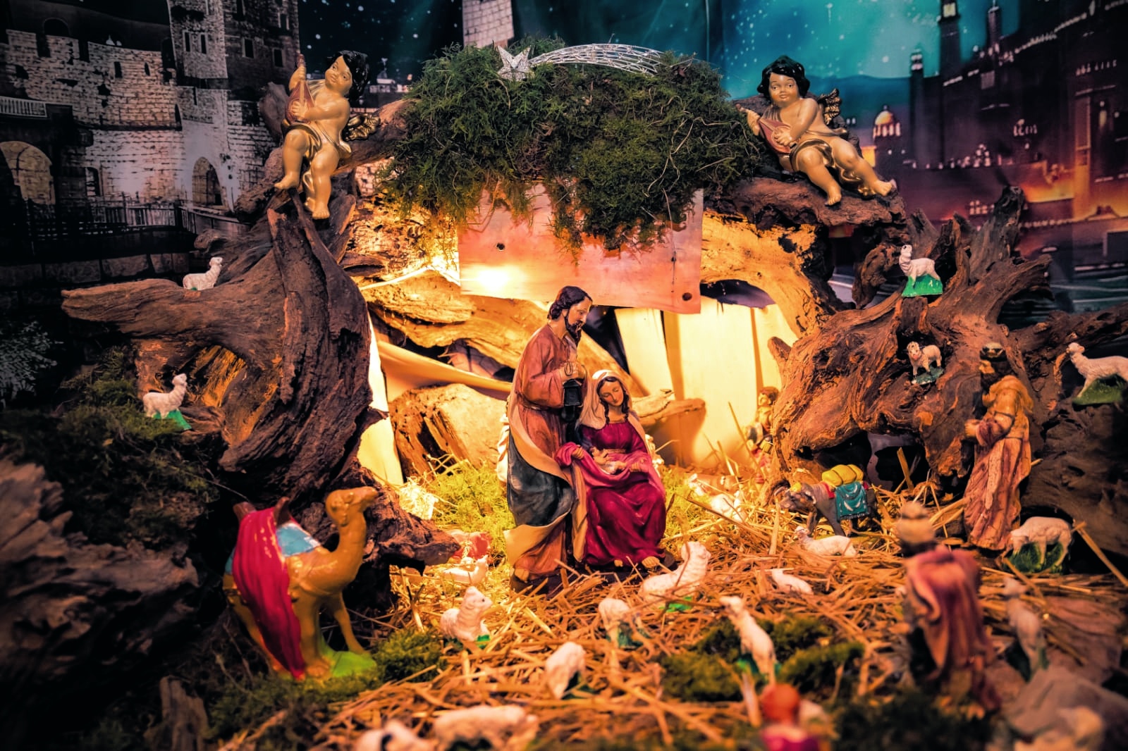 Sv. Faustina o misi polnoćki: „Vidjela sam jaslice pune svjetlosti“ | HKM