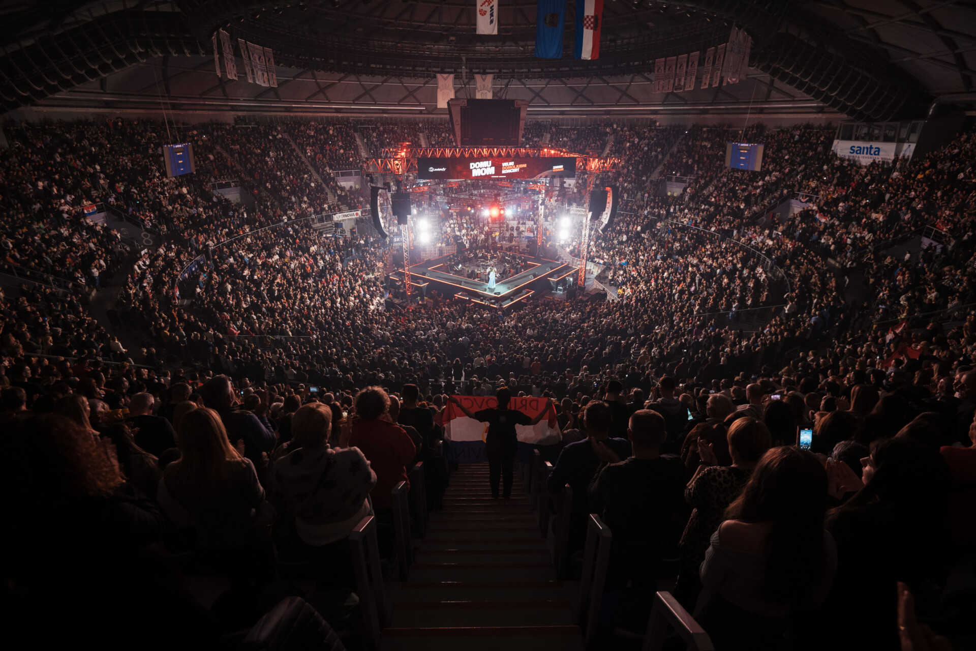 ZADAR Deset tisuća ljudi na velikom domoljubnom koncertu „Domu mom“ | HKM