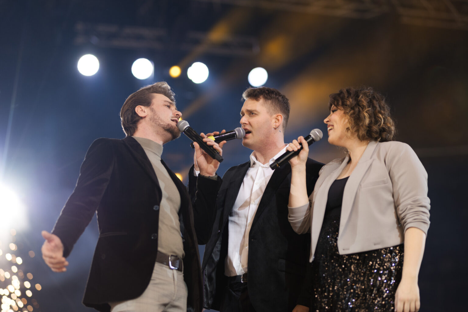 ZADAR Deset tisuća ljudi na velikom domoljubnom koncertu „Domu mom“ | HKM