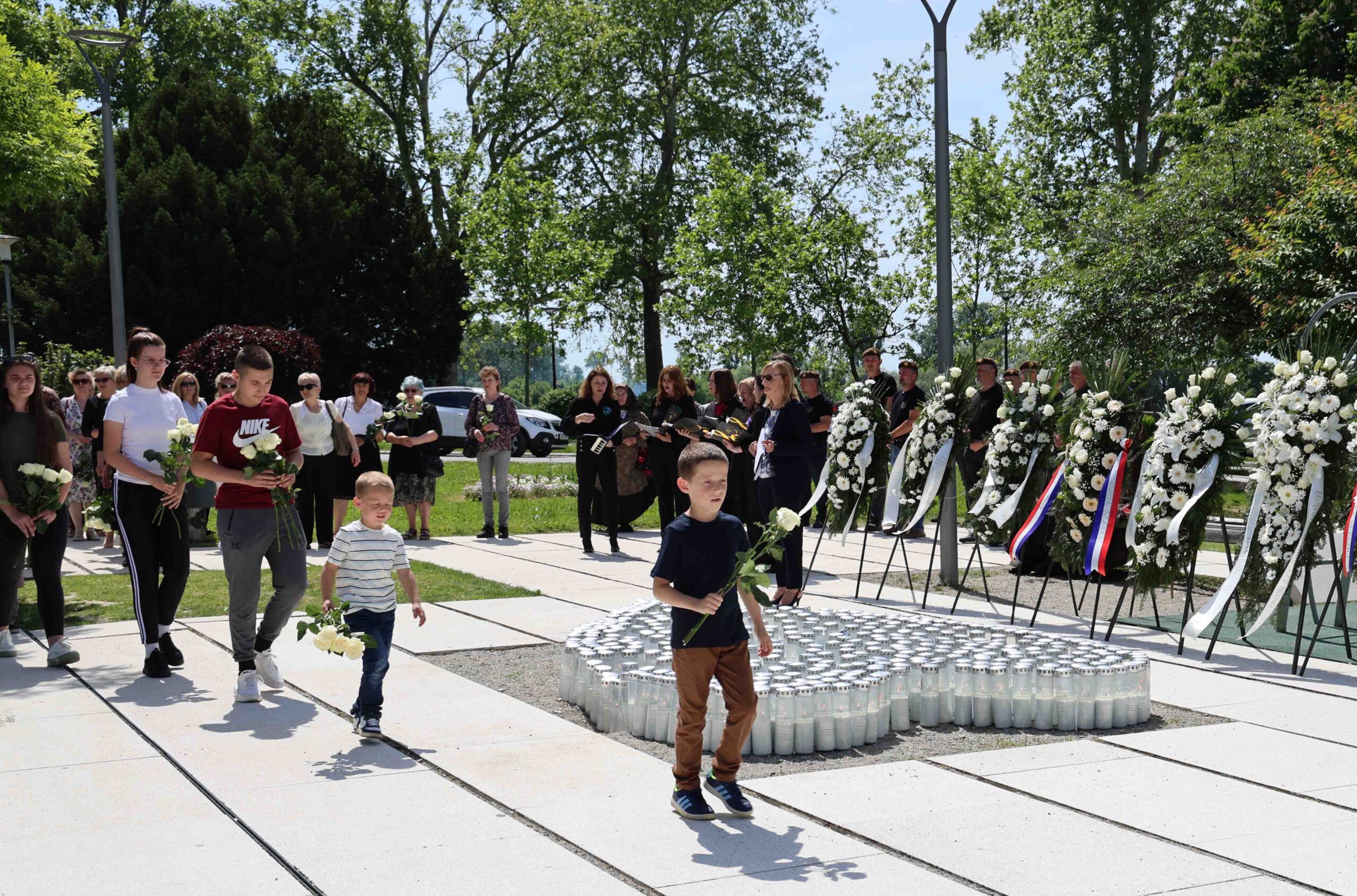 SJEĆANJE NA DJECU STRADALU U RATU Gdje god je najmanje i najnemoćnije ...