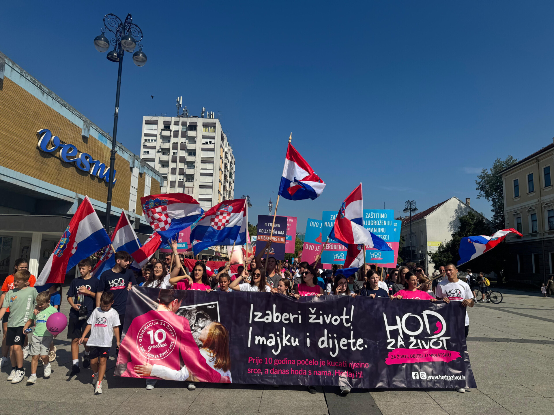 RIJEKA I SLAVONSKI BROD Naše je doba vrijeme izbora: hoćemo li ...