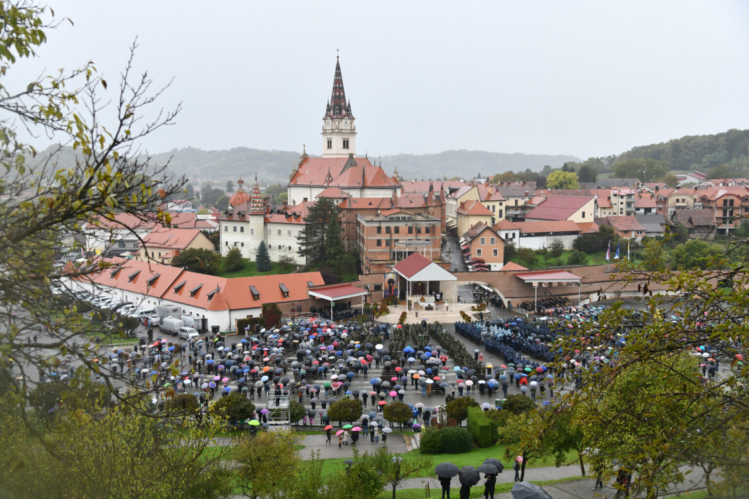 ZAHVALA MAJCI Vojni i policijski hodočasnici i ove godine u okrilju ...