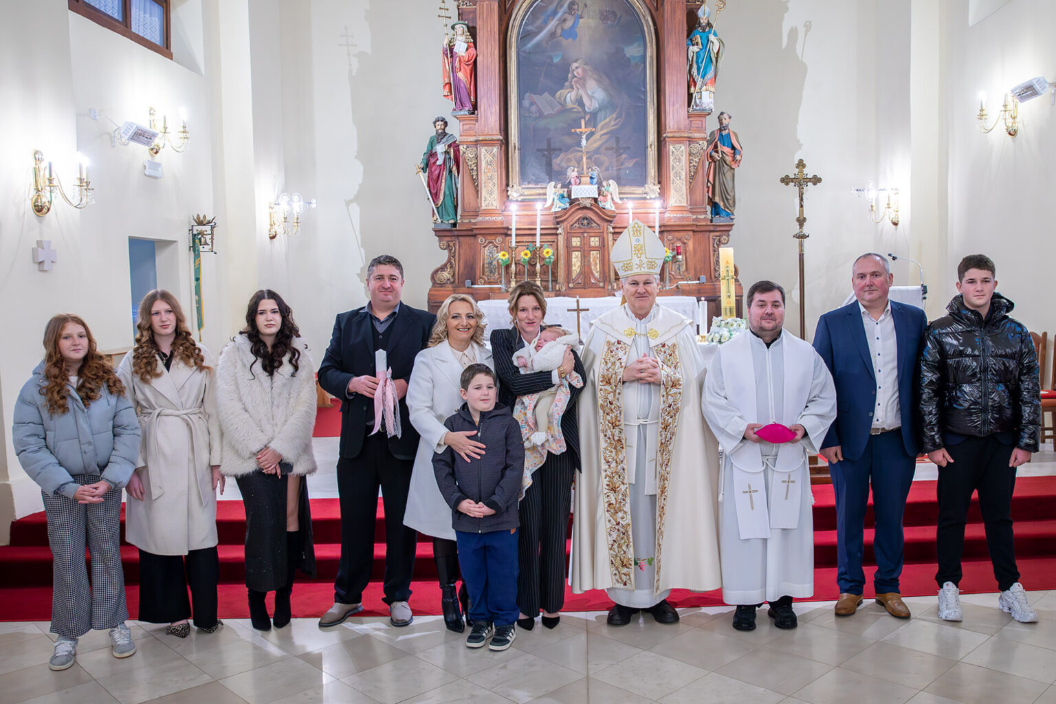 „I Gospodin je došao kao dijete“: Kršteno deveto dijete obitelji Ajduk ...