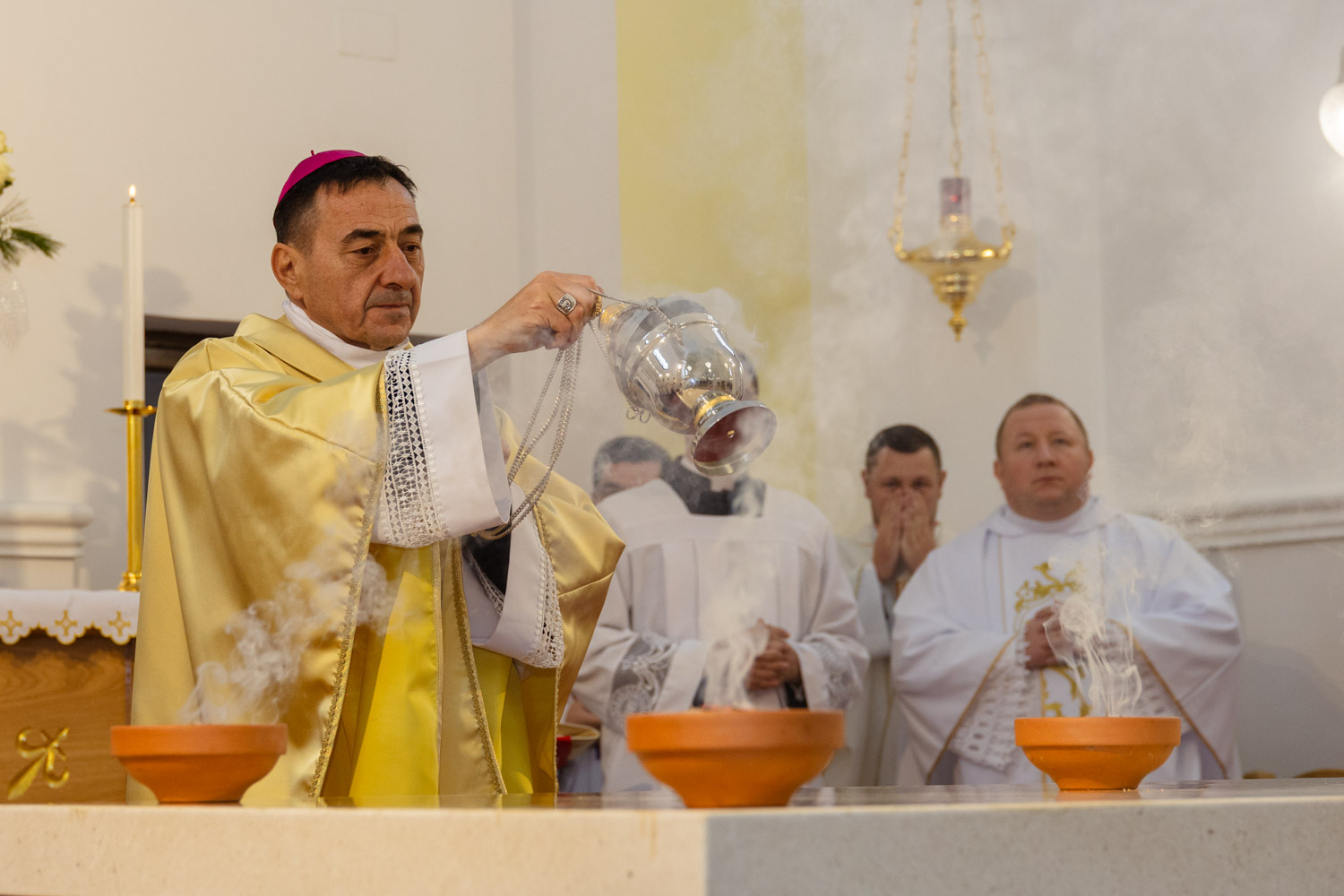 Biskup Medo: Diskoteke i stadioni pretvoreni su u mjesta rituala | HKM