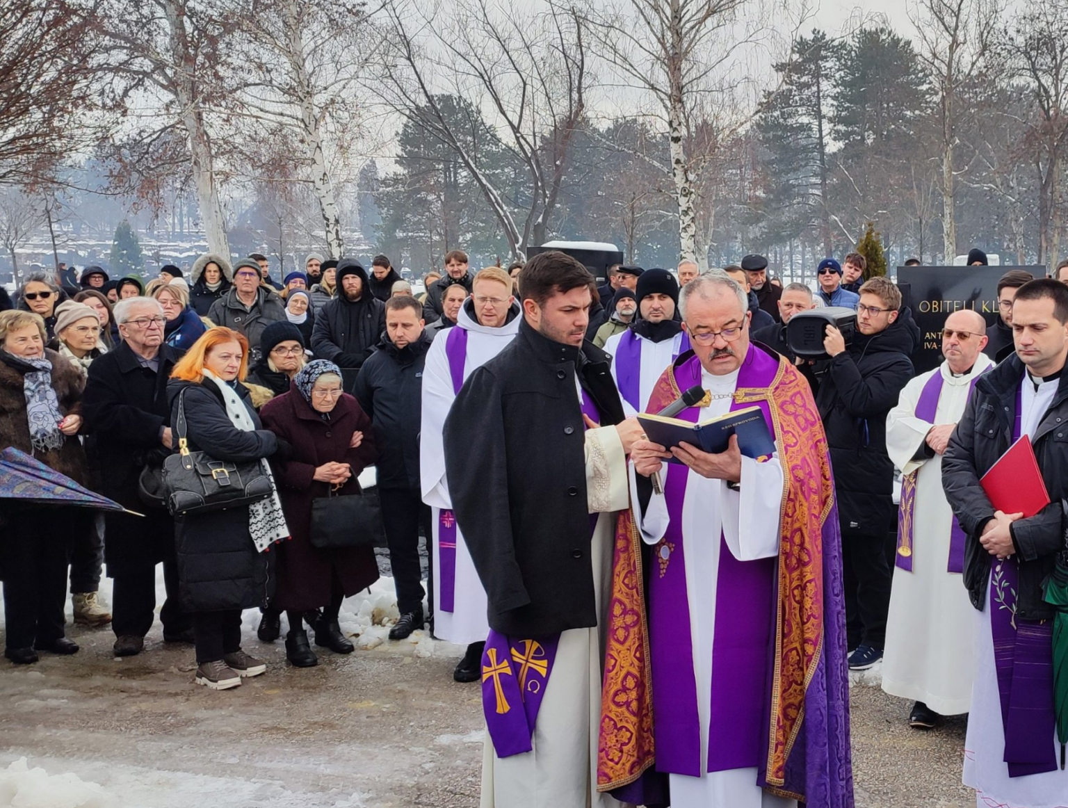 Omiljen ispovjednik don Josip Stepan – na licima vjernika izmjenjuju se ...